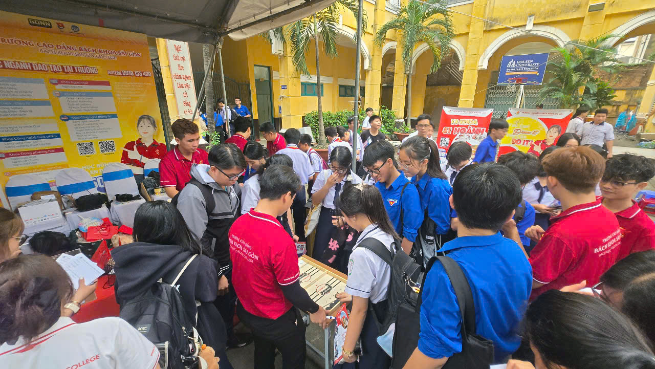 TP.HCM: Hơn 3.000 học sinh tham gia ngày hội hướng nghiệp, tuyển sinh