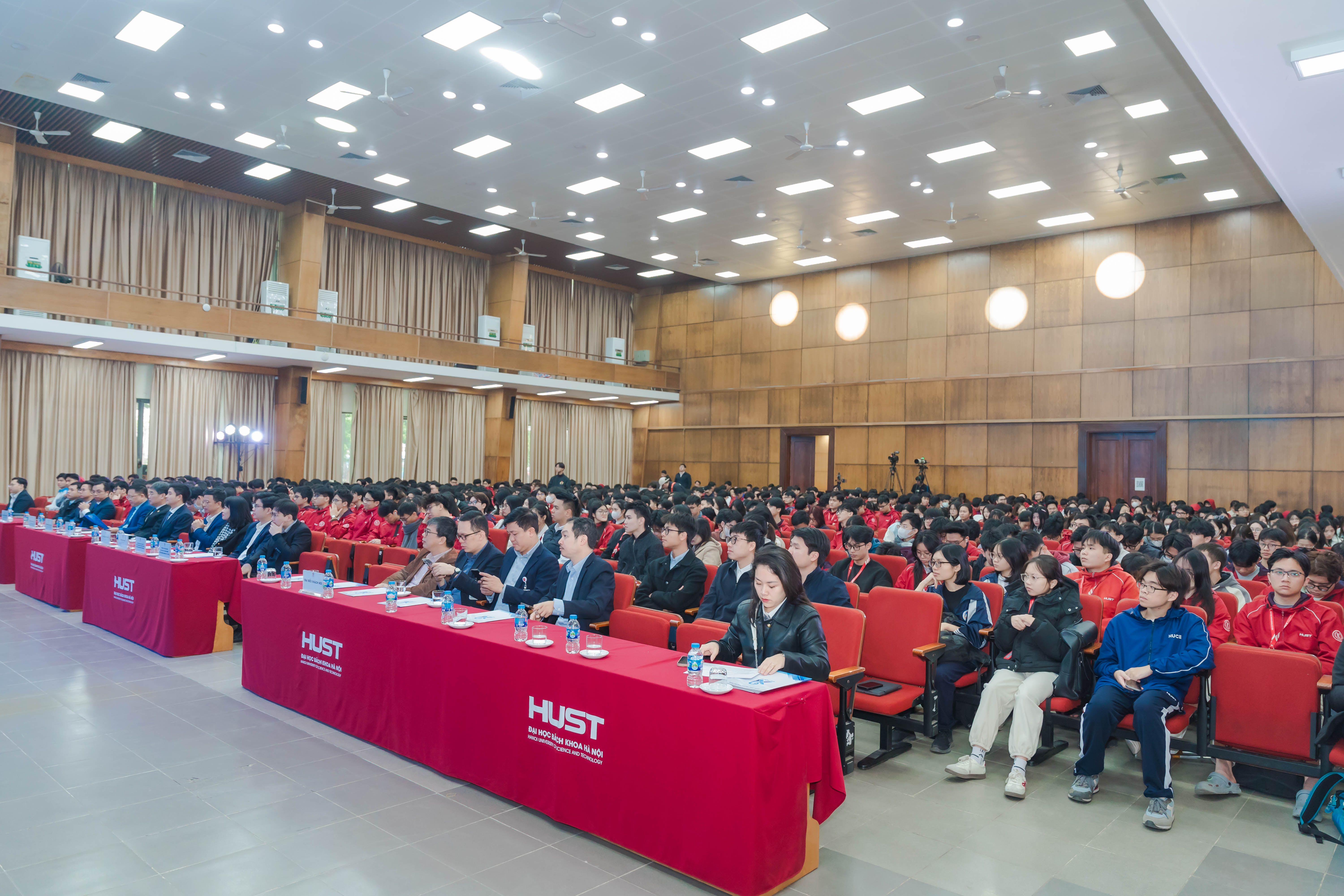 Launching the "Program to Support Talented Vietnamese Technology ...