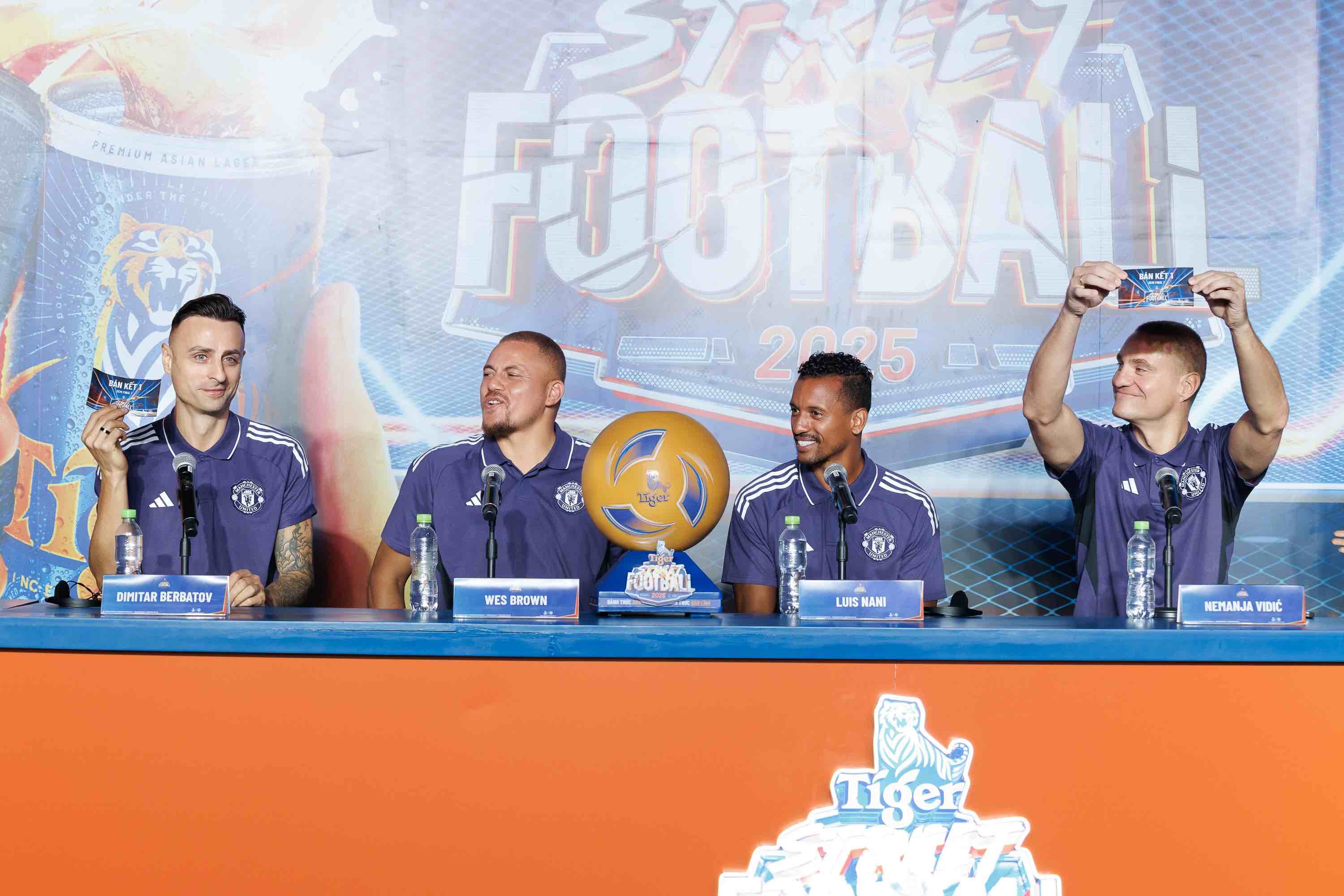 Bốn huyền thoại Manchester United tiếp sức chung kết toàn quốc Tiger ...