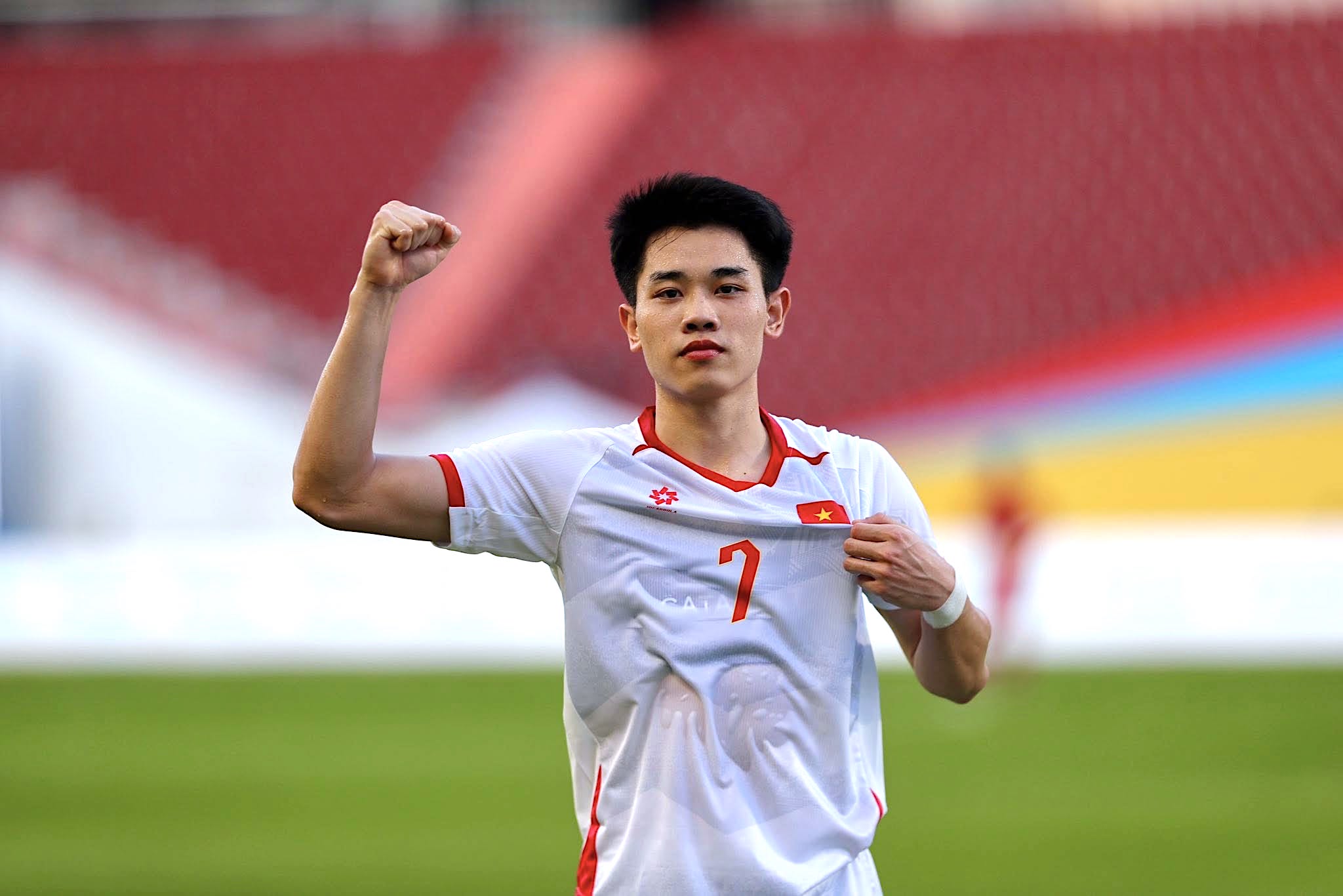 Dinh Bac is named "Best Young Male Player of 2025" in Vietnamese football.