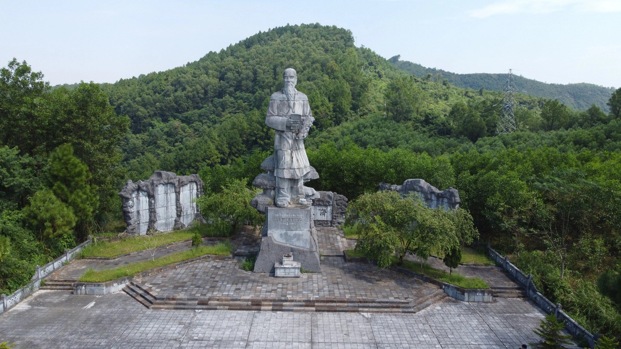 Hai Thuong Lan Ong Le Huu Trac: A great physician of the nation.