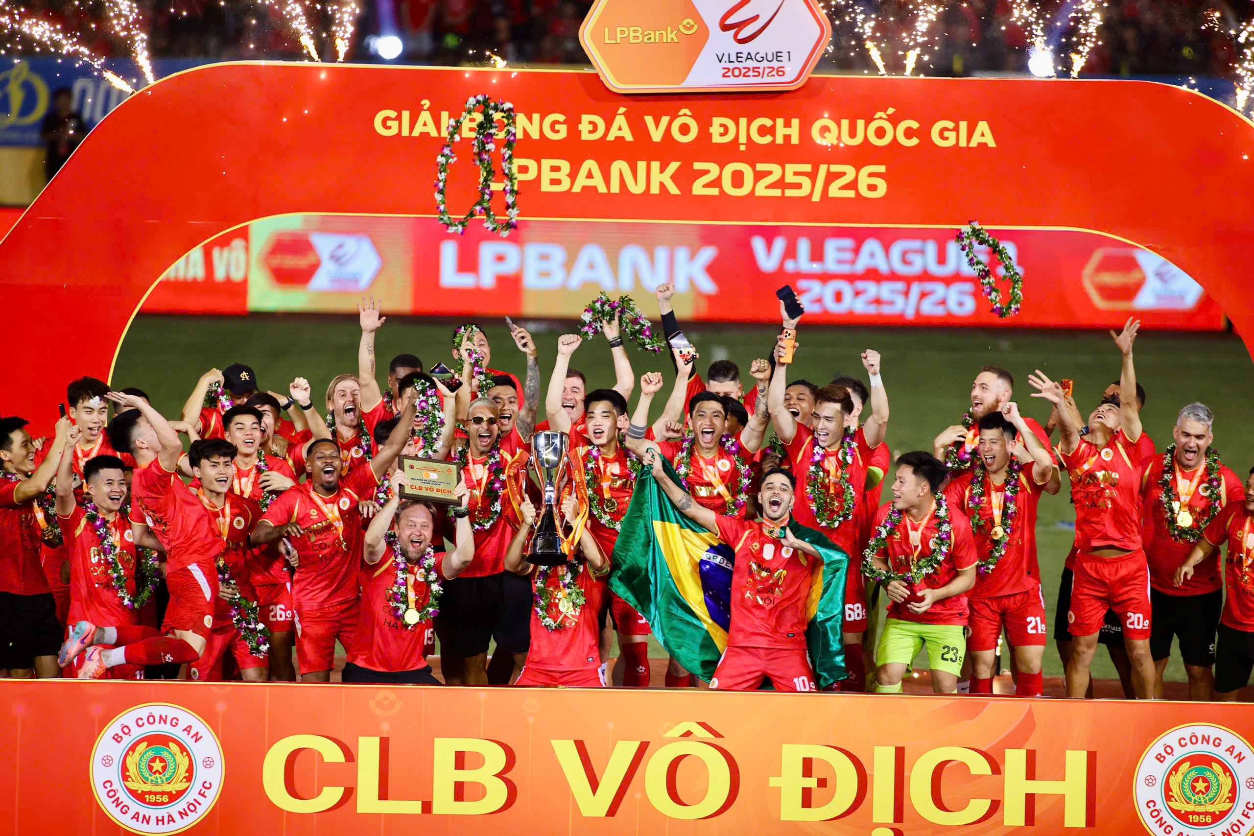 O Estádio Hang Day e a aspiração de trazer o festival de futebol de ...