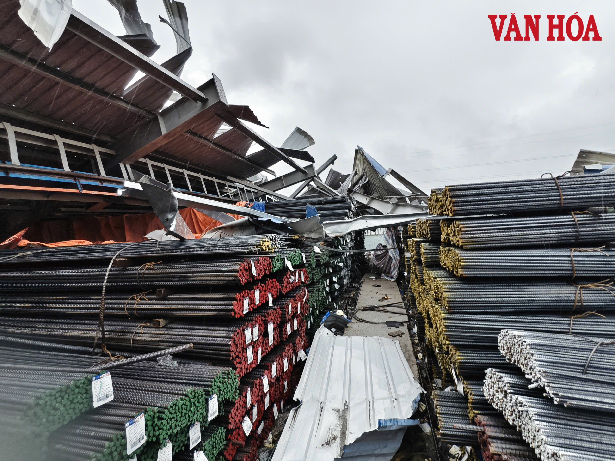 Kinh hãi kho thép cả trăm tấn ở Ninh Bình bị bão số 10 vò nát