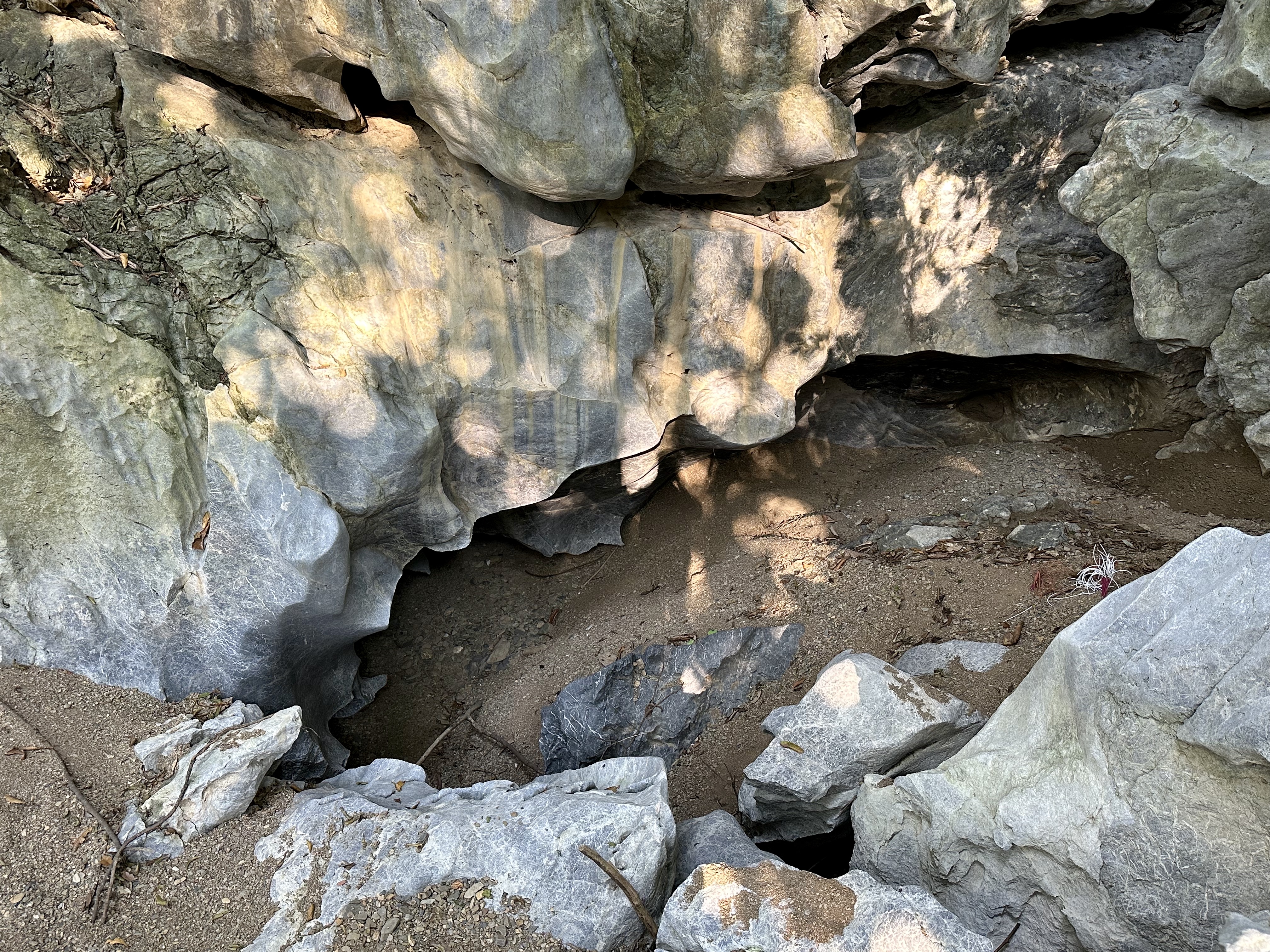 La mystérieuse « danse » du sable dans la grotte de Cat Dun à Ninh Binh.