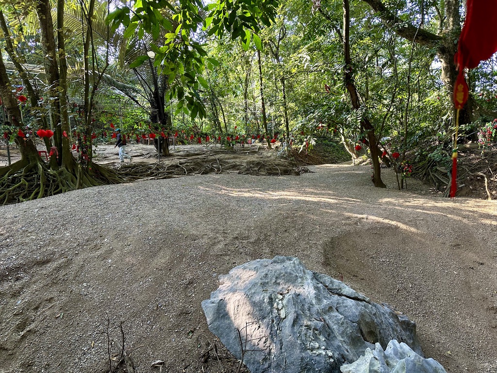 The mysterious "dance" of sand in Cat Dun Cave in Ninh Binh.