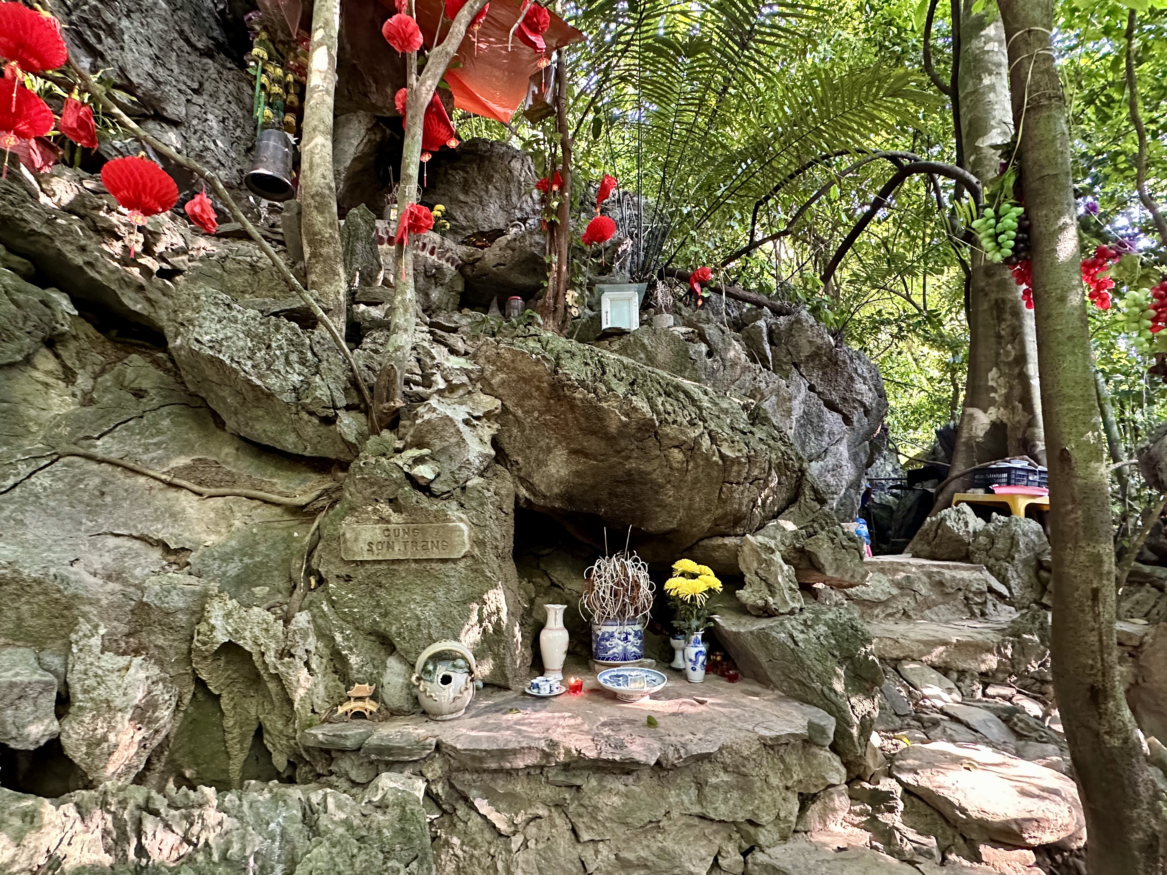 The mysterious "dance" of sand in Cat Dun Cave in Ninh Binh.