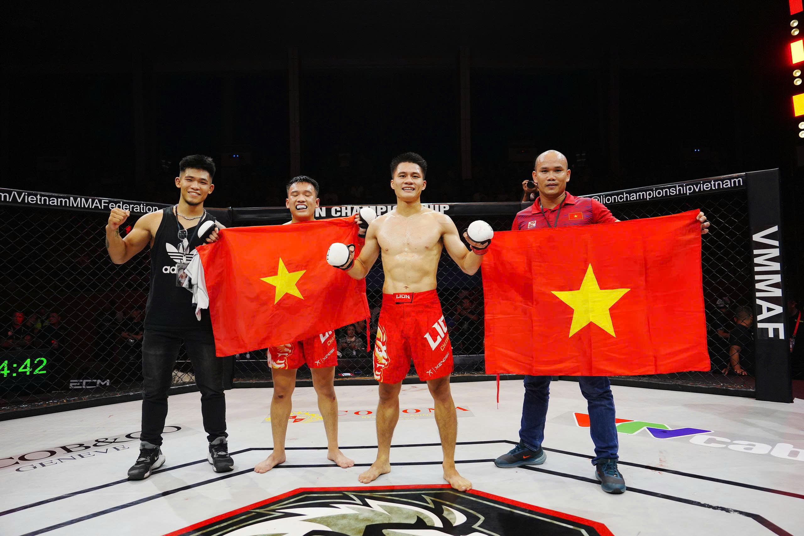 Explosion in the victory of Vietnamese boxers against Chinese duo