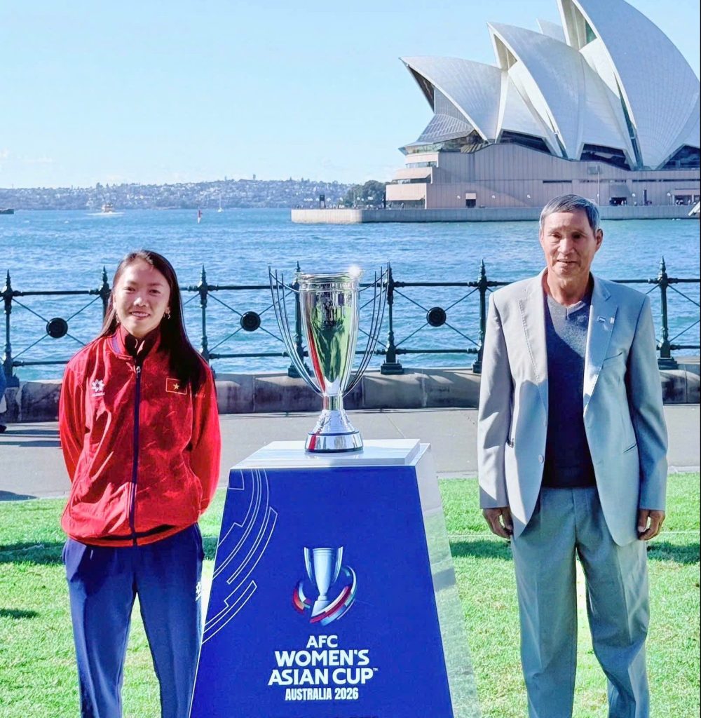 Coach Mai Duc Chung and Huynh Nhu attended the draw ceremony in Sydney