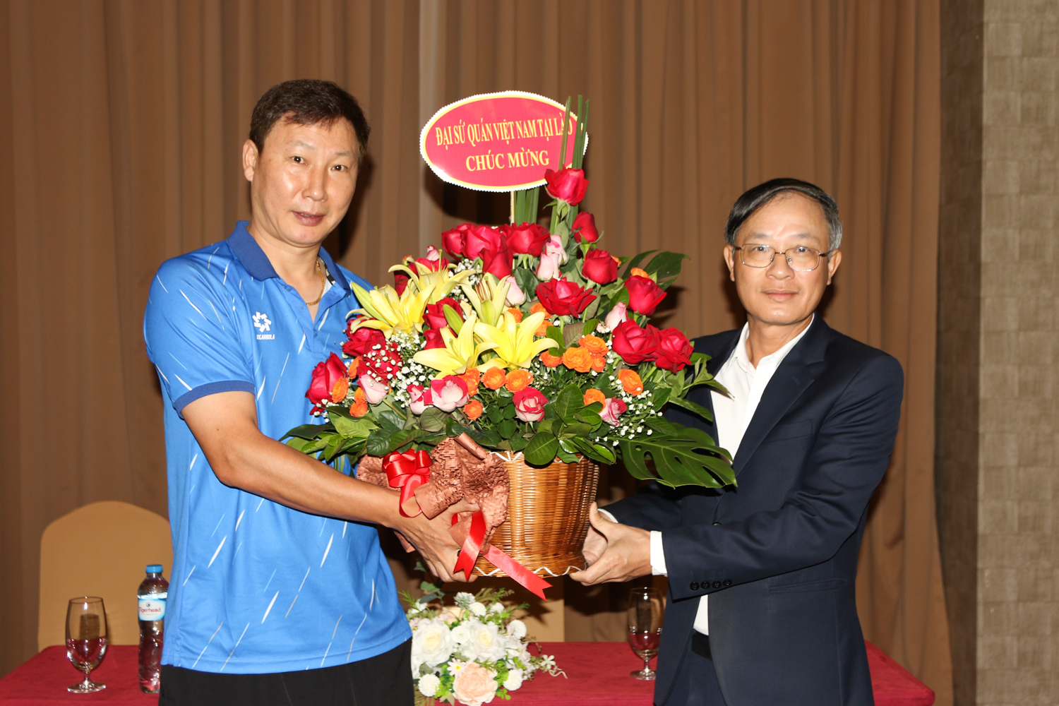 The Vietnamese Embassy in Laos encourages the Vietnamese team's spirit.