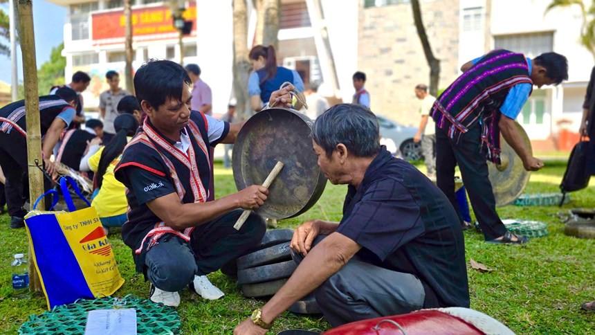 Gia Lai: Gửi nhịp chiêng về làng - gìn giữ mạch văn hoá đại ngàn