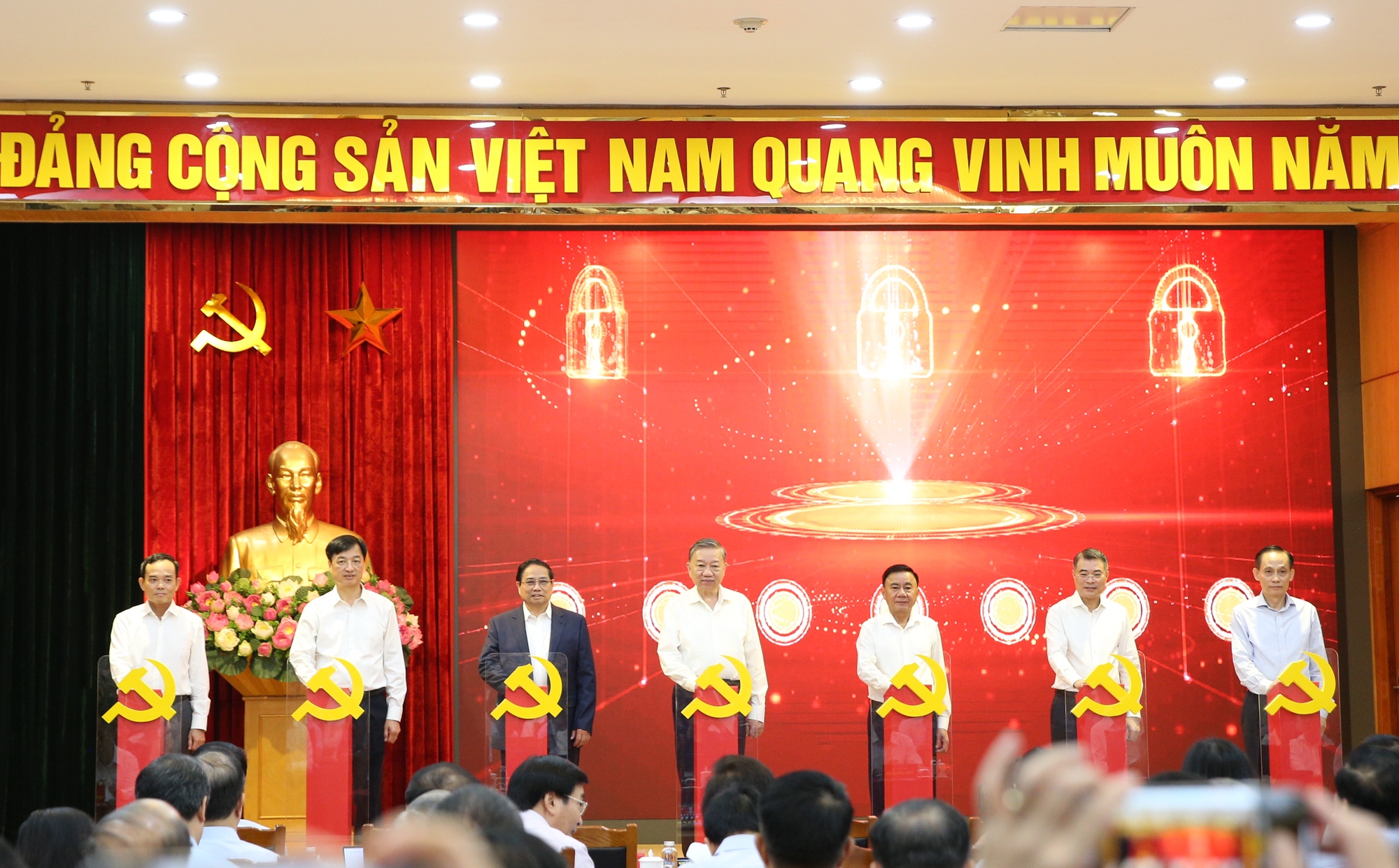 General Secretary To Lam attended the launch of three application ...