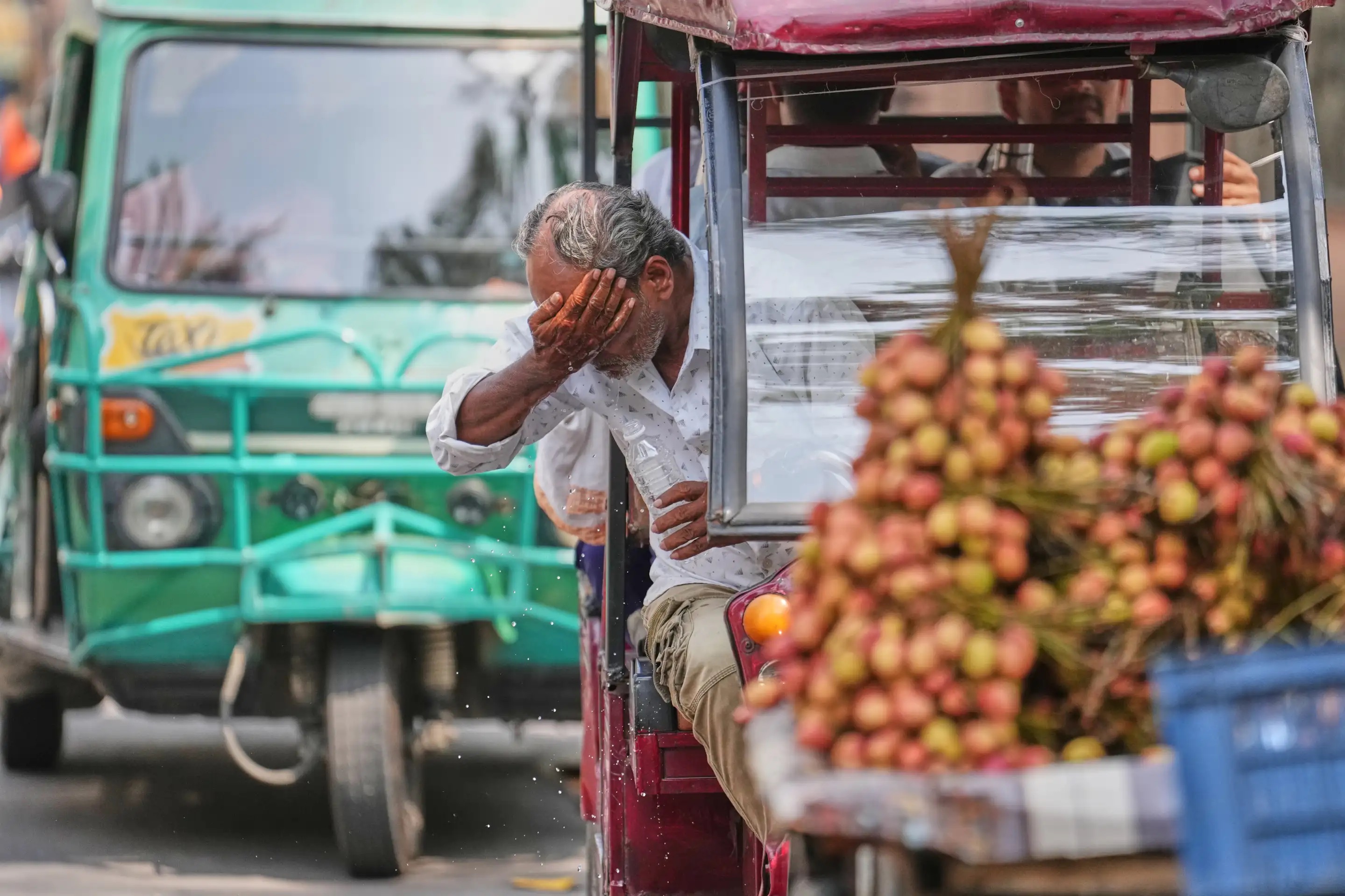 El calor abrasador ha dejado las calles y los mercados del norte de la ...