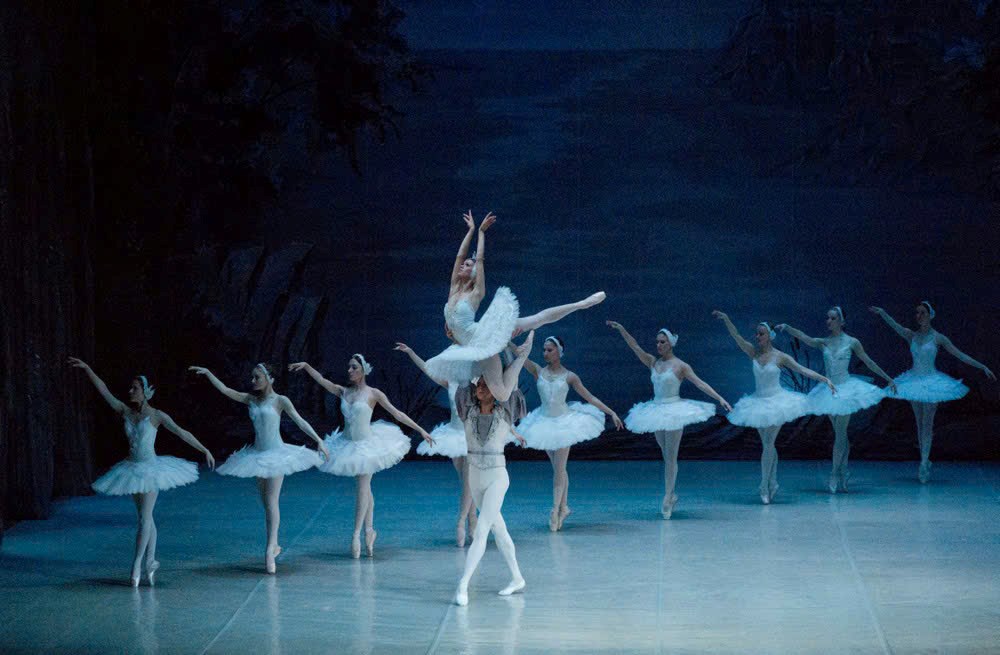 Dấu ấn “Hồ thiên nga” tại Nhà hát Hồ Gươm