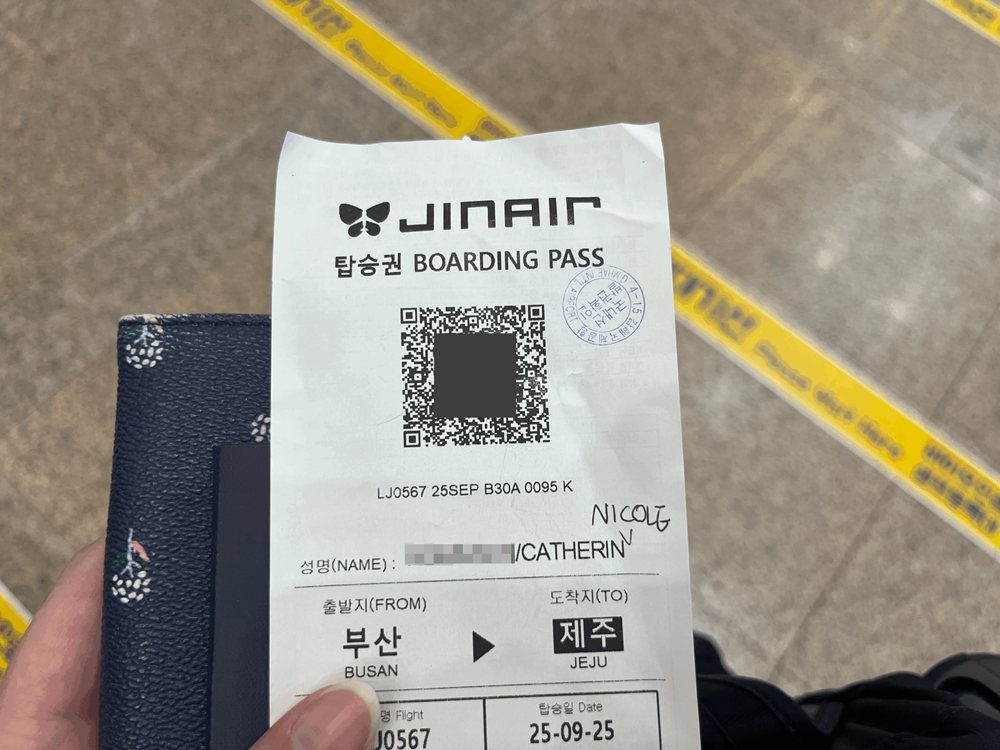 Hãng hàng không ngừng cho tiếp viên mới nhận việc, cắt gần 200 chuyến ...