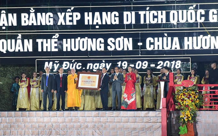 Quần thể danh thắng Hương Sơn - Chùa Hương đón nhận bằng xếp hạng di tích Quốc gia đặc biệt
